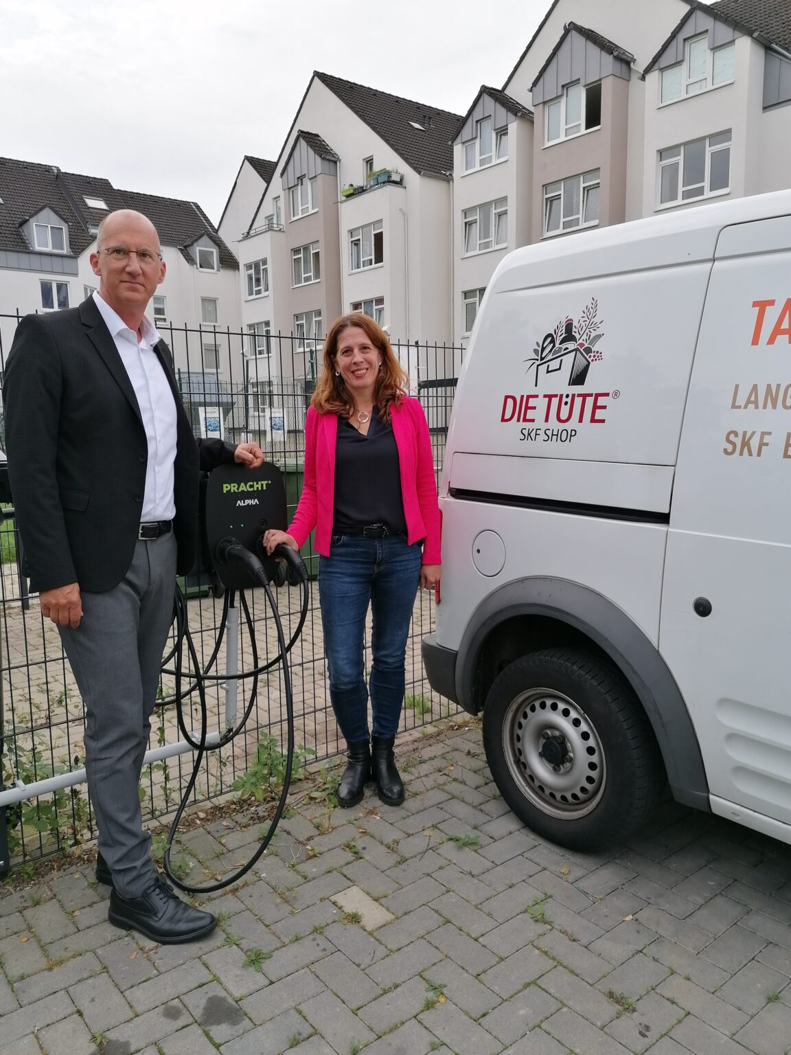 Stadtwerke spenden Wallbox für Tafel Langenfeld Die Tüte® - L'felder